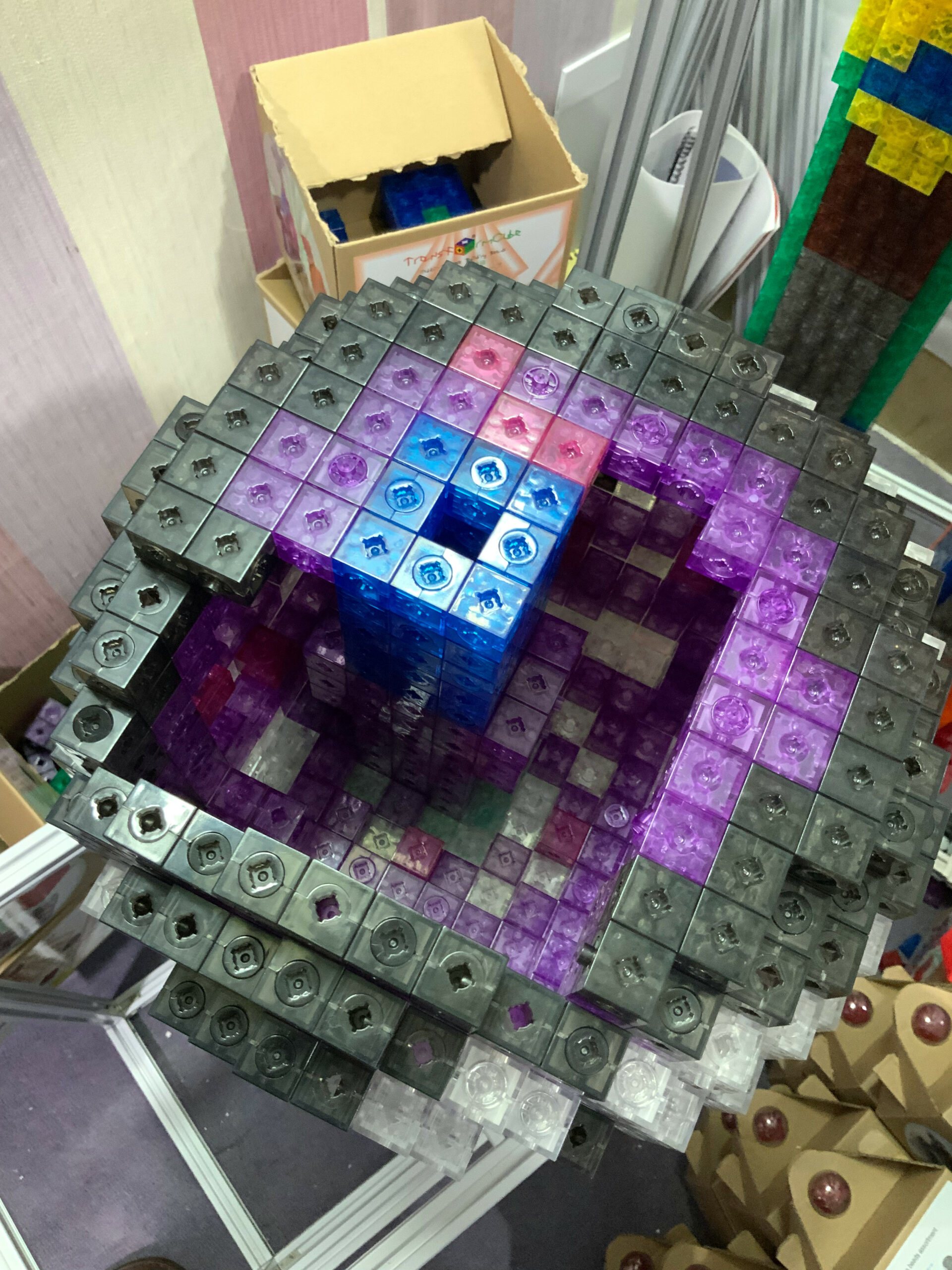 Sculpture King of Metaverse – TransformCube – Solid State Modelling Clay